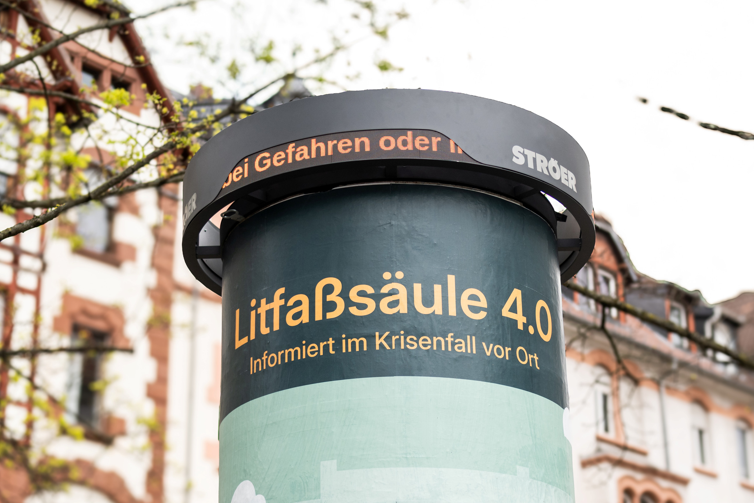 Resiliente Krisenkommunikation: Litfaßsäule 4.0 in Darmstadt warnt im ...